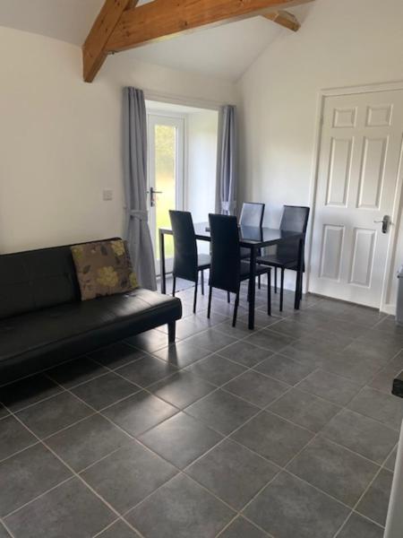 Lodge 4, The Grange, 53 High Street, Wick, Bristol Bs30 5qq - Wiltshire