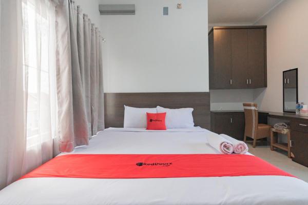 Reddoorz Plus Syariah @ Tuparev Cirebon 3 - Cirebon