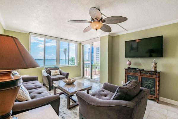 Bahia Kick Back, Relax & Get Away From It All - St. Petersburg, FL
