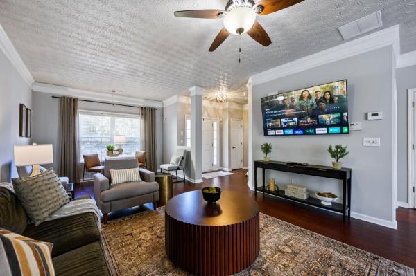 Stay In This Chic Townhome Near Olde Rope Mill - 캔턴