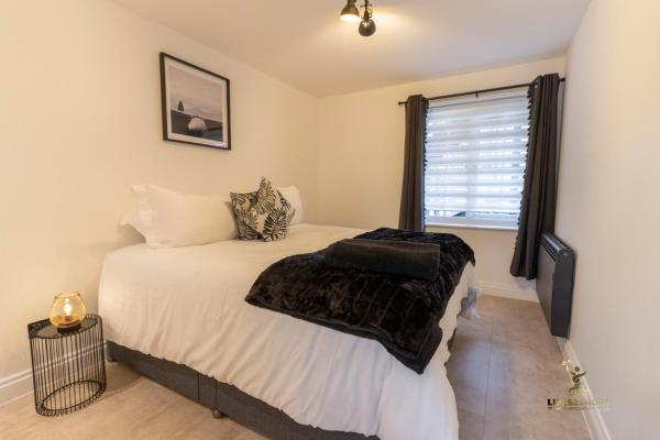 Spacious City Centre Apt Near Cathedral - Somerset