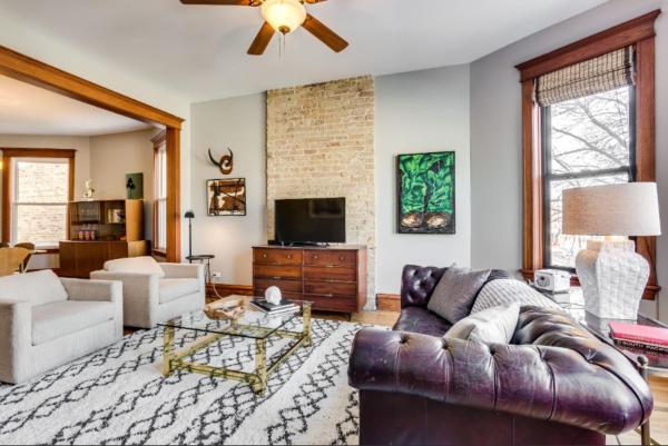 Logan Square Beauty With 2 Bedrooms W/parking - Edgewater Beach - Chicago