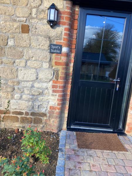 Potcote Farm Stables Accommodation Spots Stable - Warwickshire