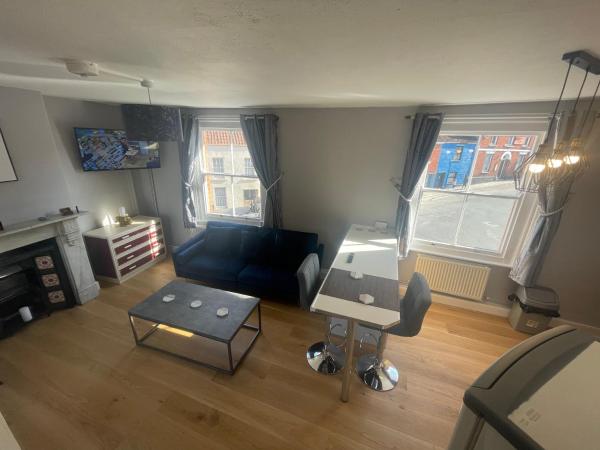 Brady’s Glastonbury Beautiful Pad Great Location! - Glastonbury