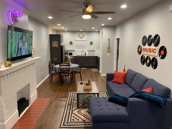 Rock & Roll House, Fiber Internet, Roku Tv, Washer & Dryer, By Dt Chickasha & Leg Lamp! - Lake Louis Burtschi, OK