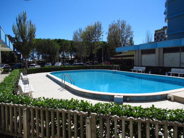 Sea Front Apartment In A Residence With Pool - Caorle