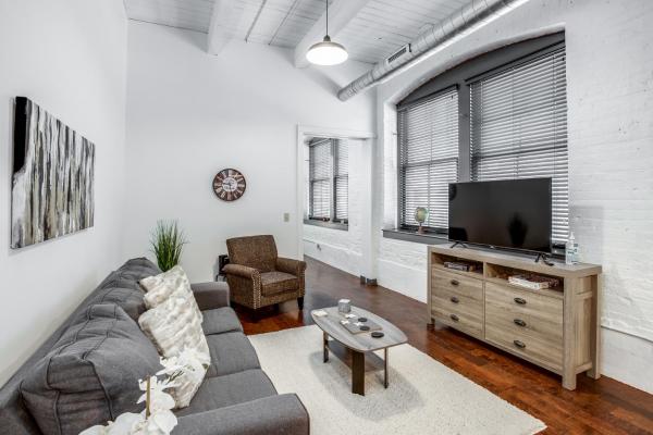 Ny Style Centric Loft With King Bed By Park Ave - Rochester, NY
