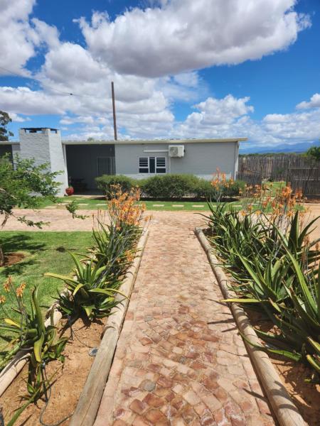 Volgenoeg Self Catering - Cottage - Oudtshoorn
