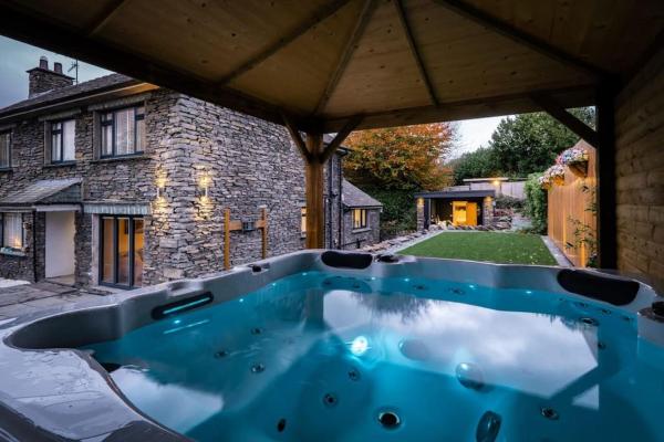 Stunning Detached Lakeland Stone House, Hot Tub - Windermere