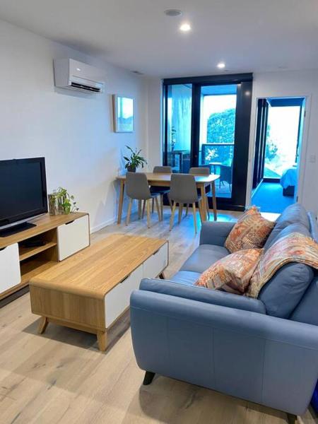 Central Canberra City Apartment With Study And Full Amenities Including Parking - Canberra