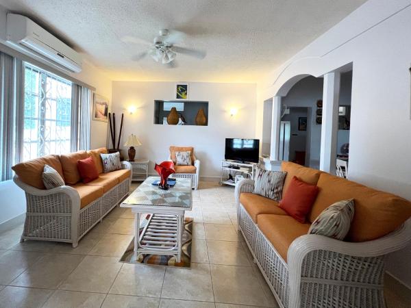 Welcome To The Unpretentious And Breezy Graceville, Steps Away From The Beach - Barbados