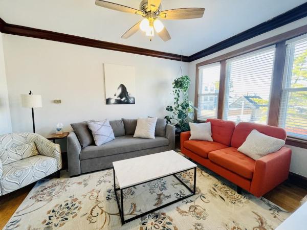 The Karlov. Gorgeous ,Spacious 2bd/ 1ba W/ Parking - Niles, IL