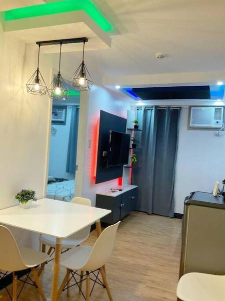 Ar02 1bedroom Condo Unit With Free Pool, Hbo, Netflix & Wifi - Davao City