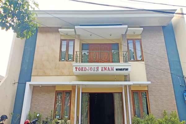 Twospaces Living At Toedjoeh Enam Homestay, Surabaya - 수라바야