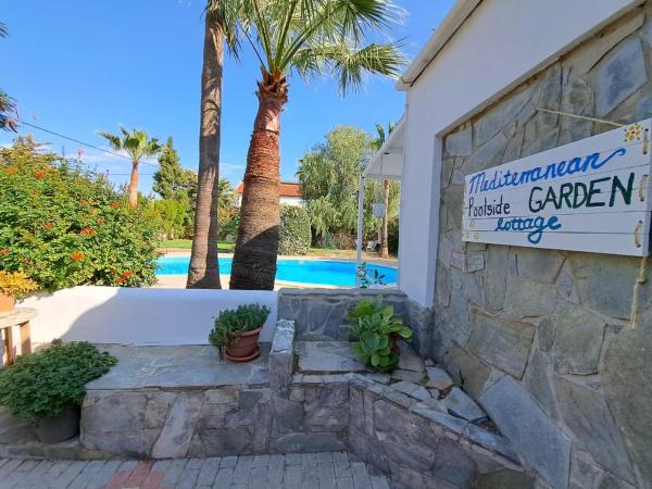 Mediterranean Poolside Garden Cottage - Zypern