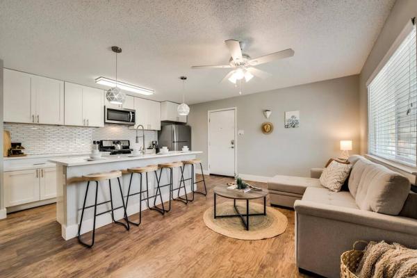 Heart Of Dallas Flat Close To Baylor Hospital - Dallas, TX