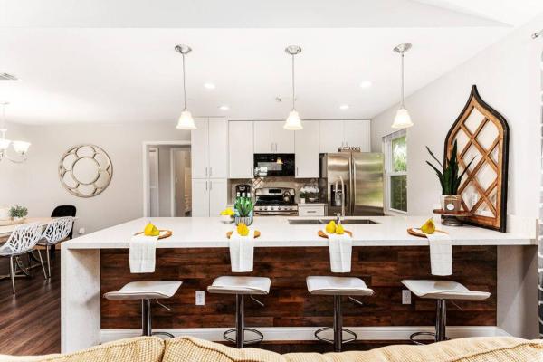 Spacious Furnished Family Home Near Downtown Katy & Asian Town - Premium Amenities - Katy, TX