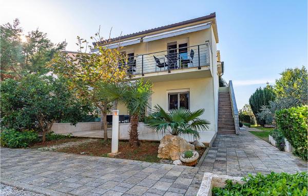 1 Bedroom Gorgeous Apartment In Medulin - Premantura