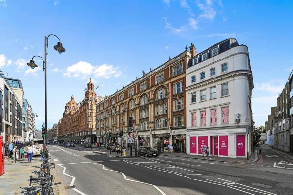 Central Knightsbridge 3 Bedroom House - Fulham