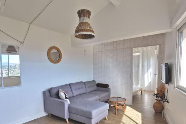 Logement Indépendant Rénové Très Belle Terrasse Vue Mer Port Et Marseille - Marseille