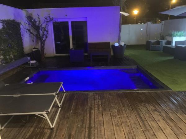 Exceptionnel 3 Logements De Plein Pieds Pouvant Accueillir Jusqu à 8 Personnes à 2 Pas De La Plage Et Du Centre Ville Dans Une Résidence De Bien êTre Avec Jacuzzi Et Piscine Chauffée - Pérols