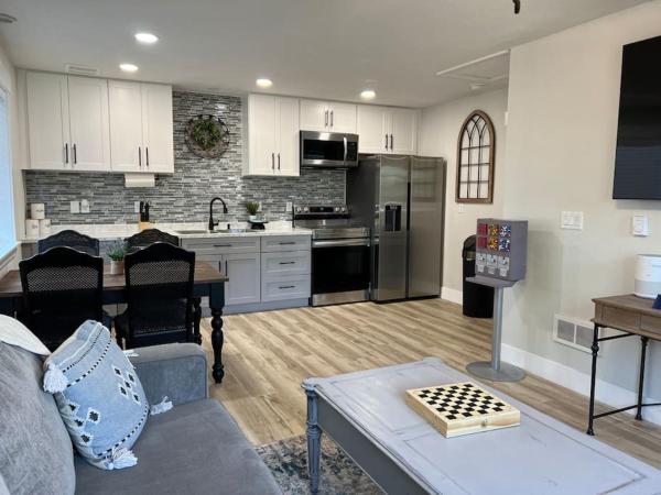 Guest Suites 1998 #3 - Cheerful 1 Bedroom 1 Bath Suite - Idaho (State)