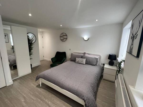 1 Studio, 50m From Airbus, Good Transport Links - Filton