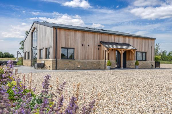 The Grove - Converted Cattle Barn - Chippenham