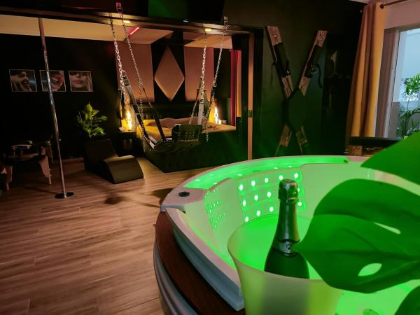 La Loveroom Bdsm De Nice " La Chambre Luxe Des Désirs " - Nizza
