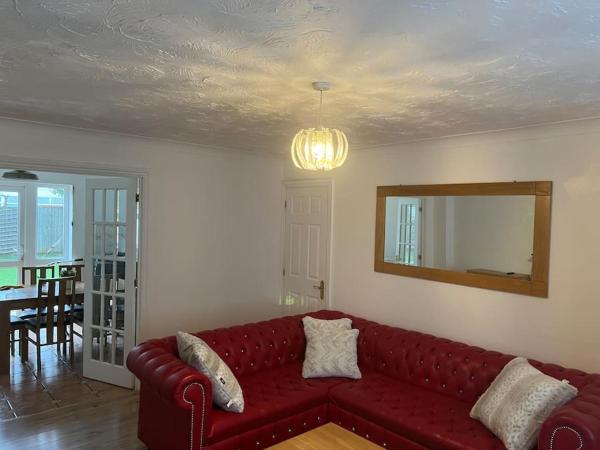 Beautiful 4 Bedroom Home 3 Bathrooms, Excellent Location, Family, Group, Corporate, Contractor - 格林威治