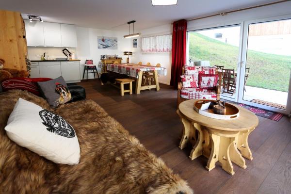 Perrine Garden - Cozy Central Apartment With Private Garden - Saas-Grund