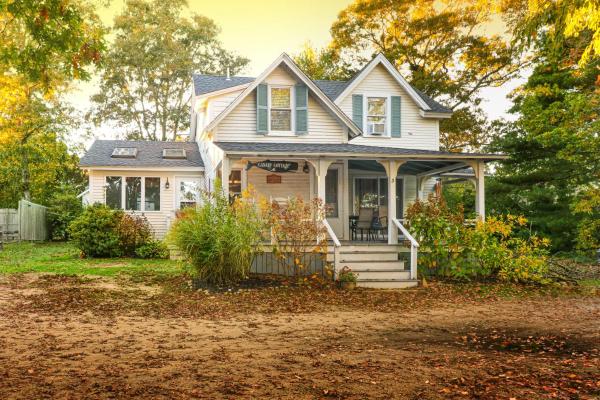 Canary Cottage - Oak Bluffs, MA