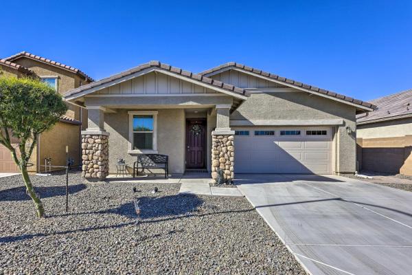 Walk To State Farm Stadium! Family-friendly Escape - Glendale, AZ