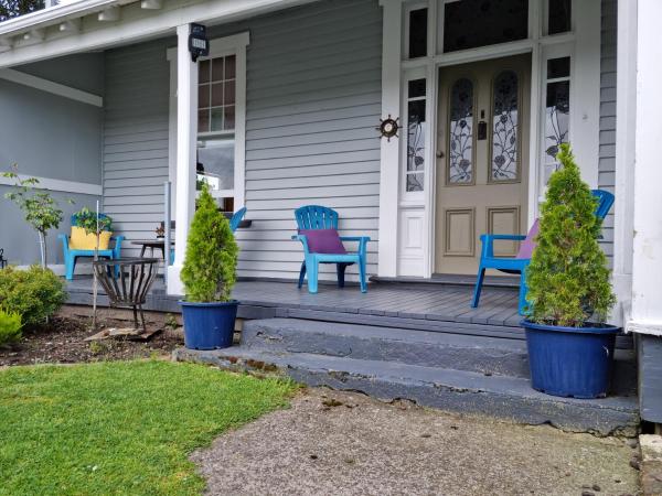 Studio In Our Historic Family Home With Breakfast - Westport