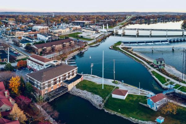 Nuk's Executive Suites - Wisconsin