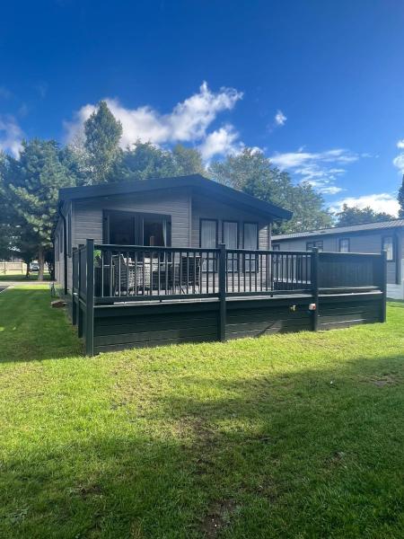 Copse View Lodge With Hot Tub - Pocklington