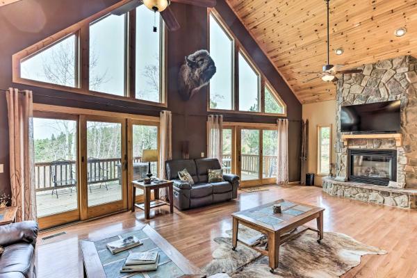 Spacious Lead Getaway W/ Private Hot Tub & Deck! - Deadwood, SD