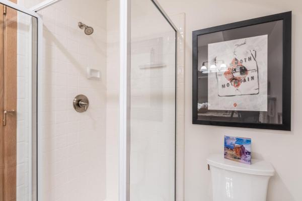 Updated 3 Bedroom 3 Bathroom Snowcreek Phase V #884, Sleeps 6 - Mammoth Lakes, CA