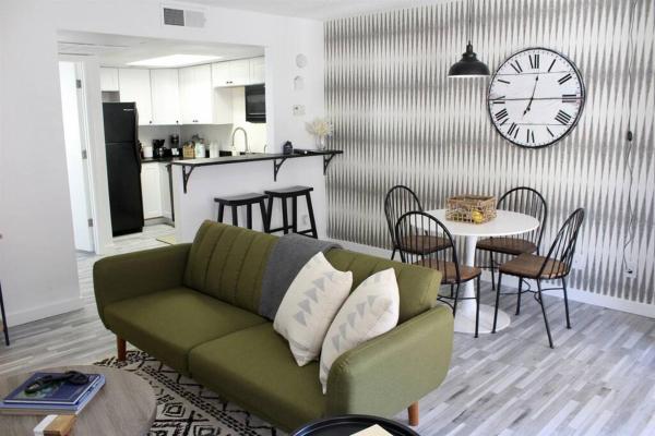 Upgraded Condo Close To All The Tempe Action - Tempe, AZ