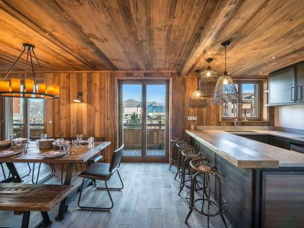 Appartement 4 Chambres Au Centre De Courchevel 1850 Avec Parking - Fr-1-564-93 - Courchevel