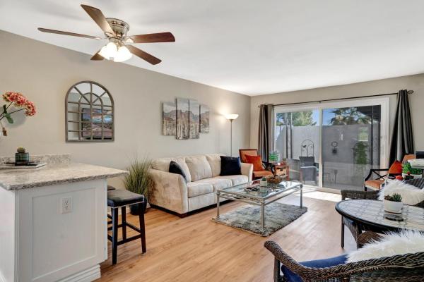 Renovated Quiet Single-story, Minutes To Old Town, Pool Outside The Door - Scottsdale, AZ