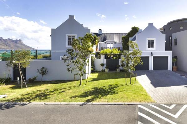 Strand Beach Lodge - Somerset West