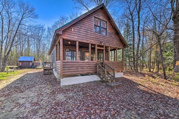 Inviting Webb Lake Cabin With Mountain Views - Maine