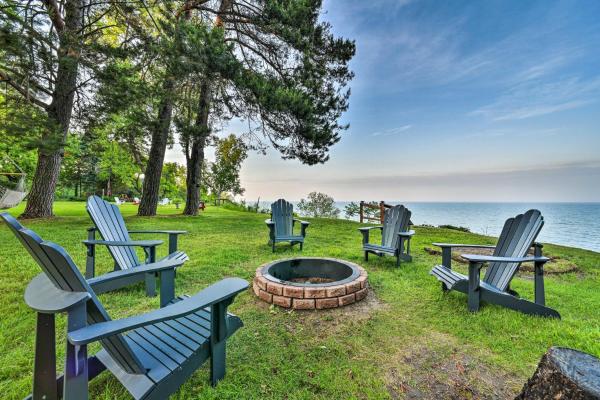 Waterfront Lake Huron Getaway Private Beach! - 密西根