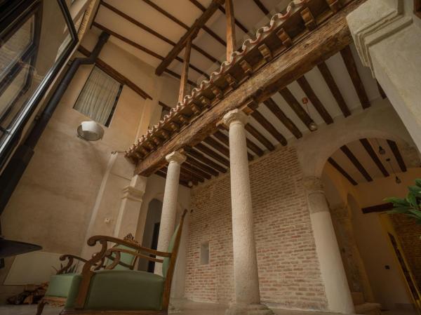 Casa De Los Mendoza - Casa Solariega En El Casco Histórico - Meco