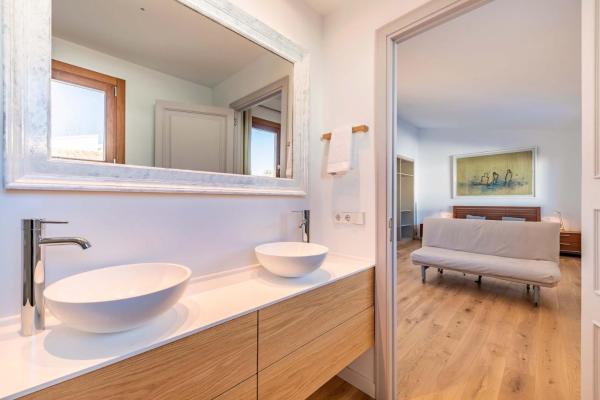 Modern Beachfront Puerto Pollensa House Located Directly In Front Of Beach Private Pool Villa Mar I Pins Mallorca - Port de Pollença