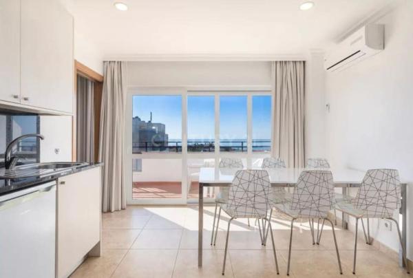 Cozy Apartment With Seaview 300m From The Beach - Portimão