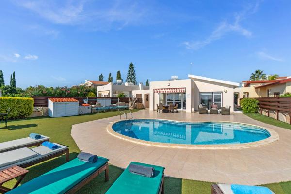 Villa Marina Sunrise By Ezoria Villas - Paphos