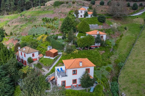 Charming Villa With Mountain View In Camacha Garden - Madeira