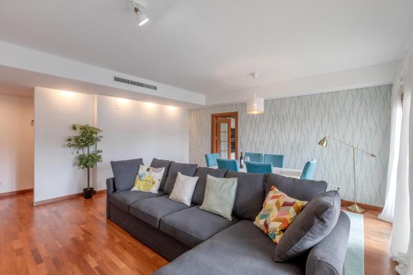 Modern 2 Bedroom Apt 20 Min From City Center - Odivelas